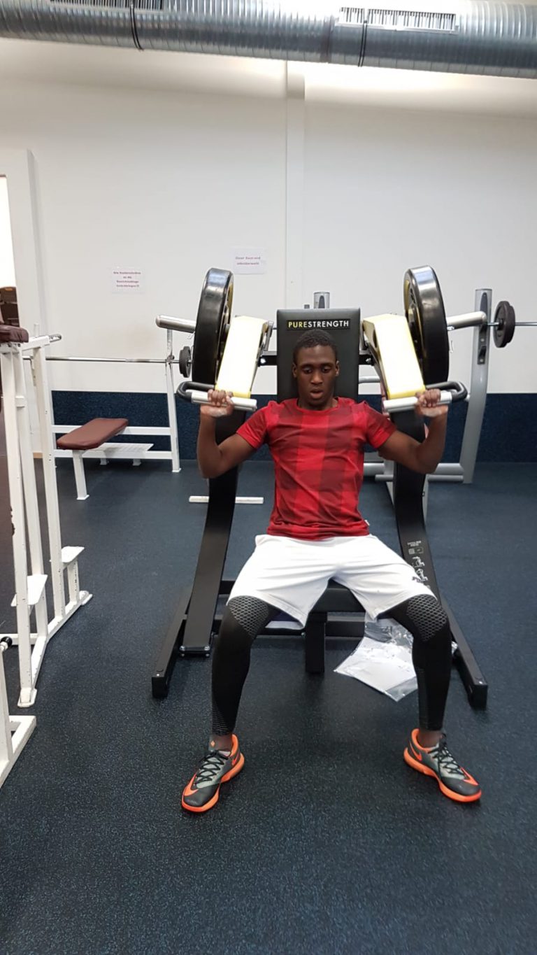 Shoulder Press + Row aus der Pure Strength Reihe von Technogym